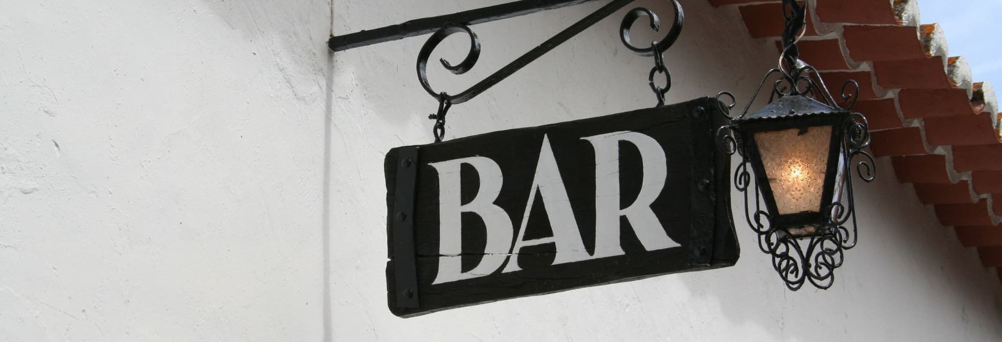 10 Impressively Uniquely Themed Bars in the World - Musafir